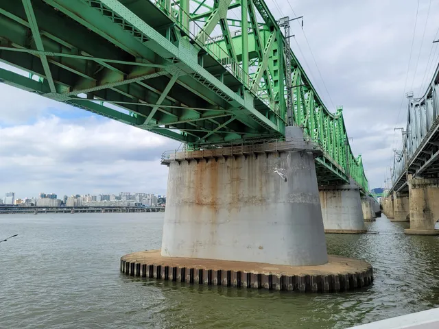 Hangang Railway Bridge - reviews,open hours,photo spots,things to do ...
