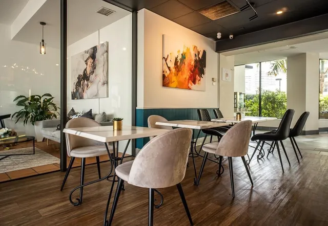 Tom’s Cafe & Pastry Broadbeach - Neptune Resort, 32 Surf Parade ...