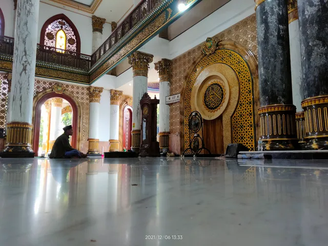 MAKAM SYAIKHONA KHOLIL BANGKALAN - reviews,open hours,photo spots,things to do | WanderBoat AI ...