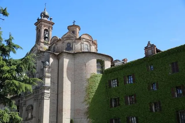 Enoteca La Casetta del Castello di Neive - Visite cantine storiche ...