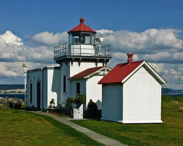 Point No Point Lighthouse - reviews,open hours,photo spots,things to do ...