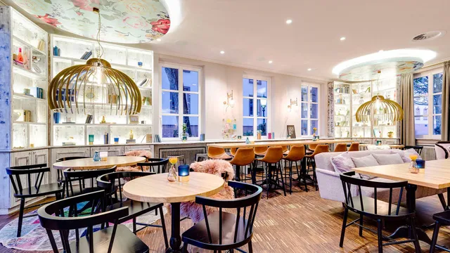 Wilma Wunder im Cafe am Ballplatz - reviews,open hours,photo spots ...