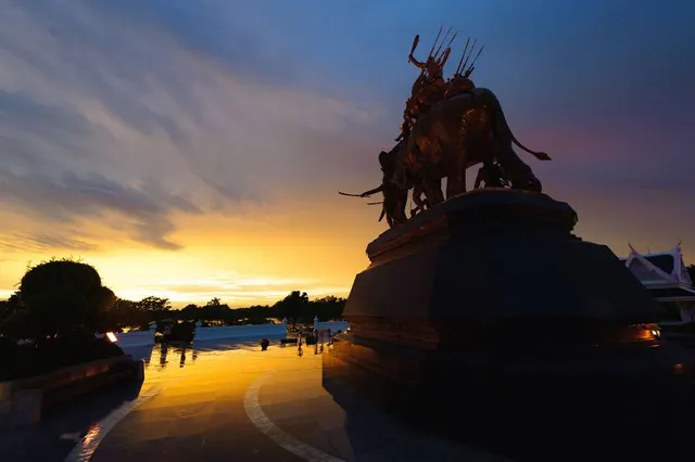 Queen Sri Suriyothai Memorial - reviews,open hours,photo spots,things ...